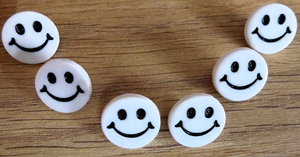 SMILEY FACE Buttons 15mm | Elaineswools
