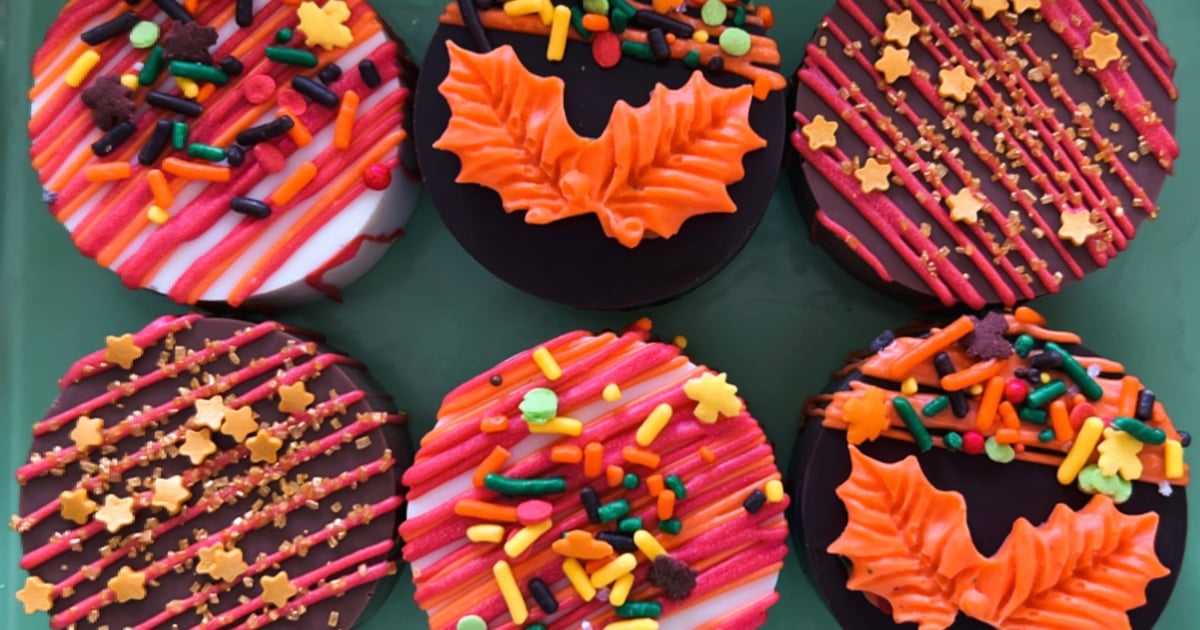 The Holiday Bundle (Oreos) | Savannah's Sweets