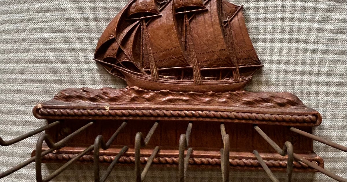 Clipper Ship Hanger | UPCOUNTRY LIVING