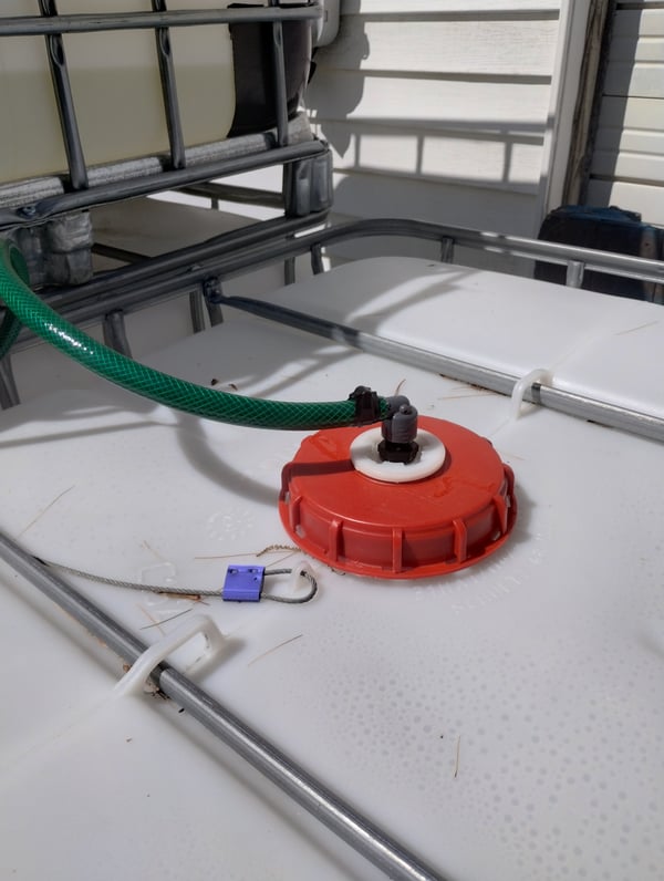 Build IBC Tote Rainwater Collection System | WillsGarden.com