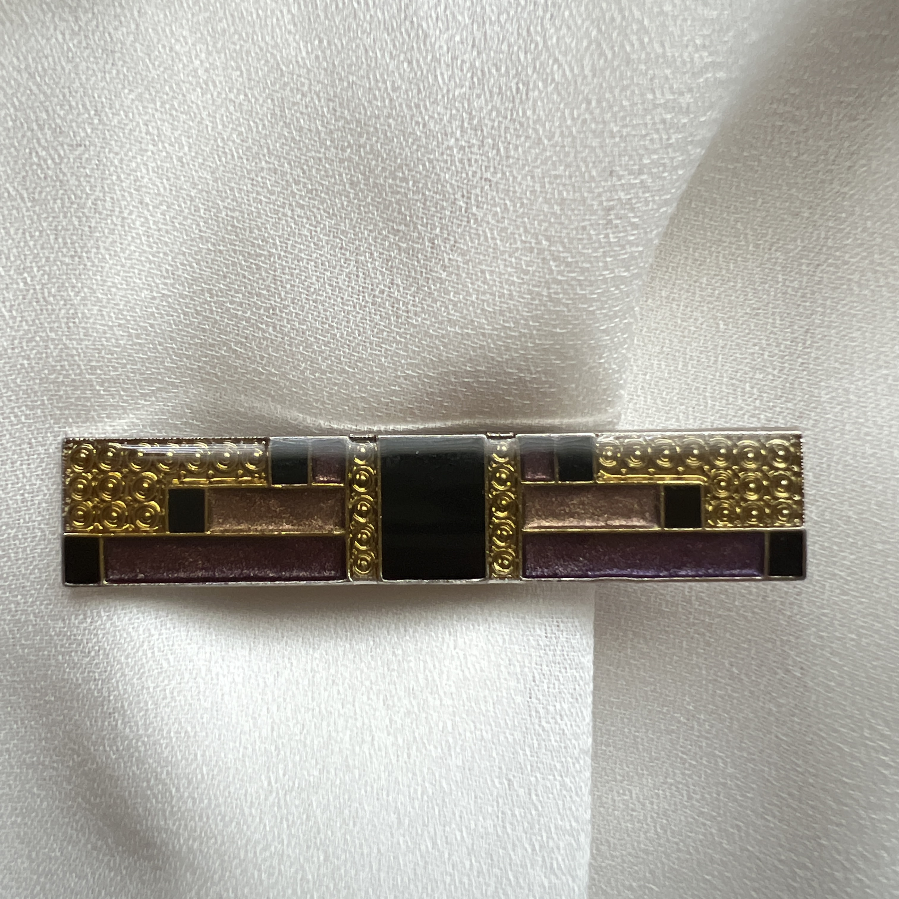 Art Deco stiliaus emalio segė – moderni klasika | Dionka