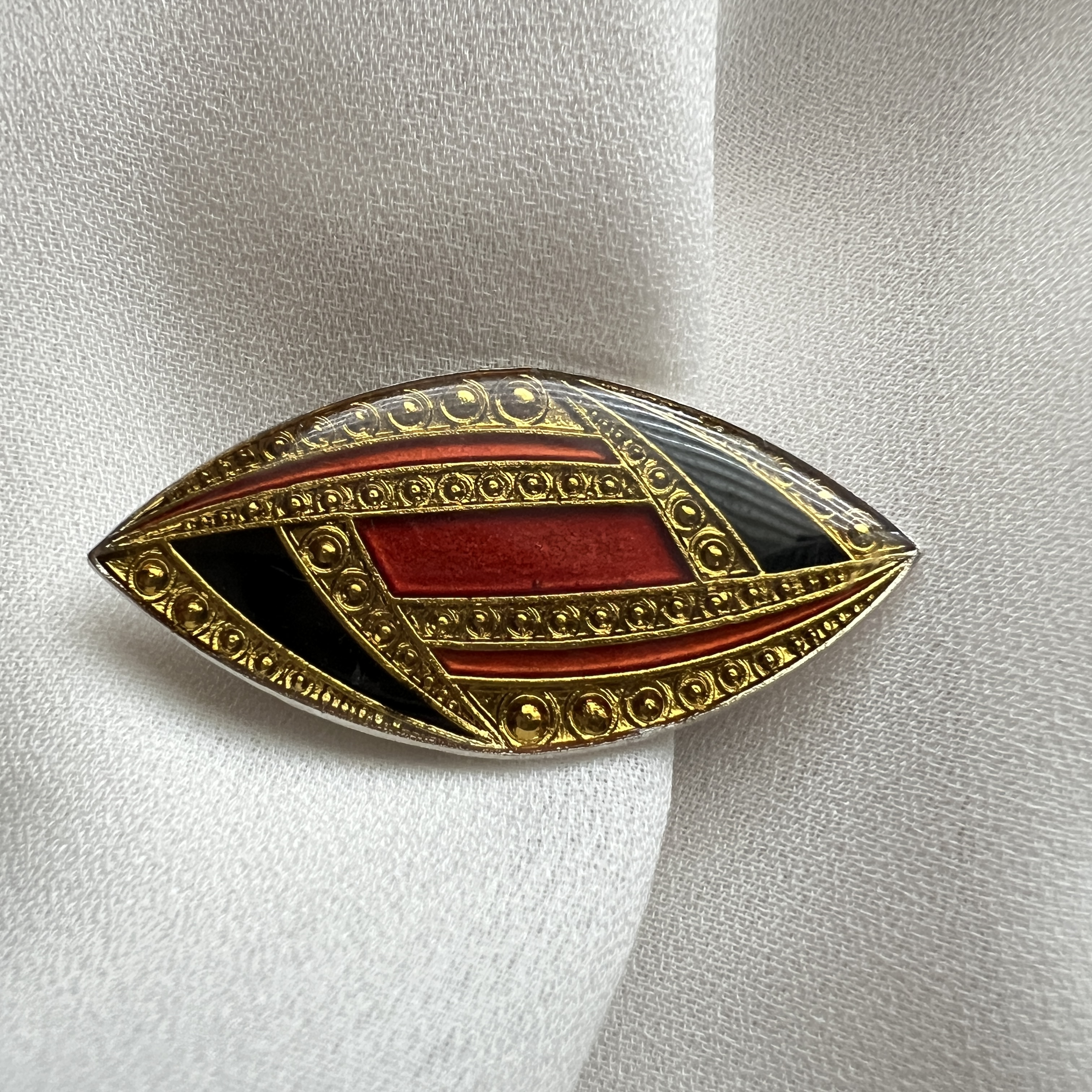 Art Deco stiliaus emalio segė – moderni klasika | Dionka