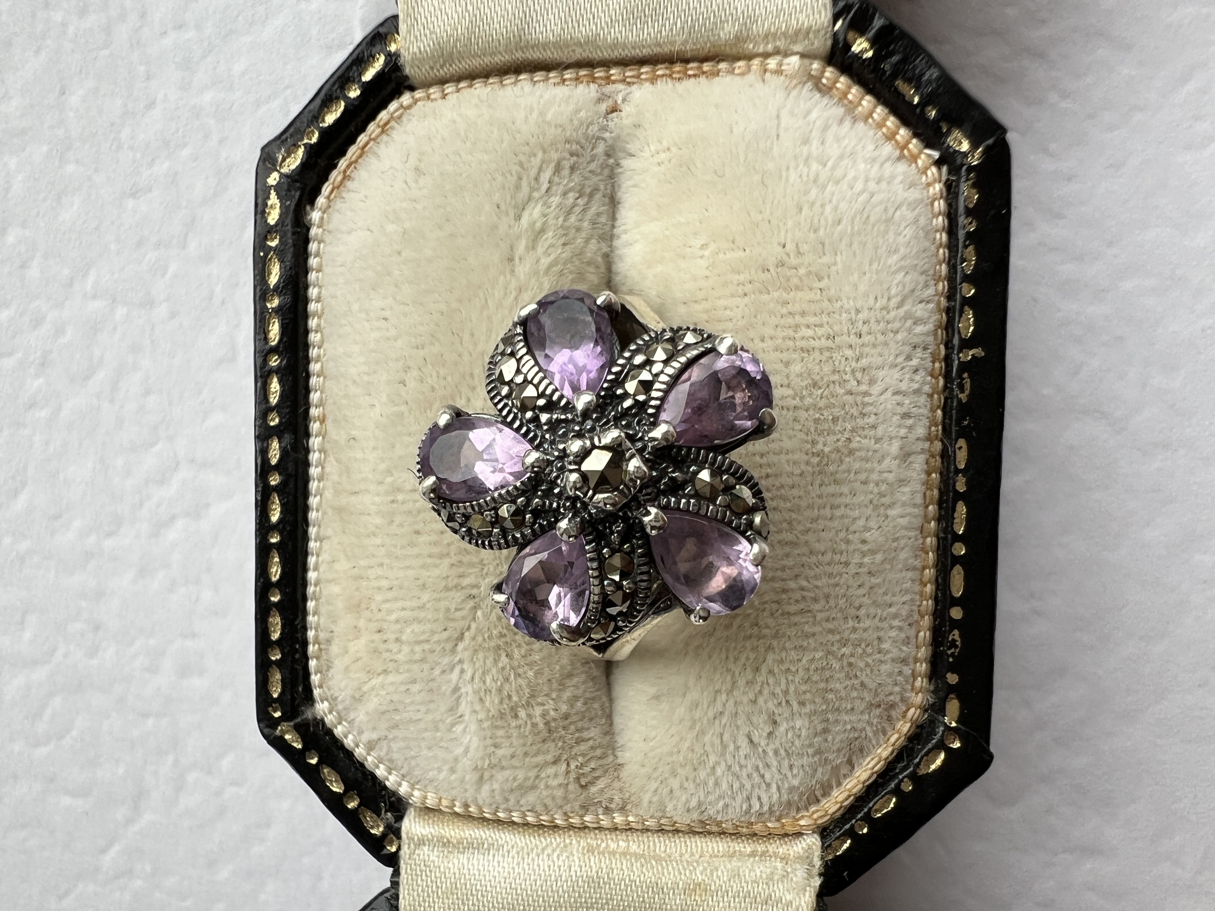 Rankų darbo papuošalai ir vintage | Dionka