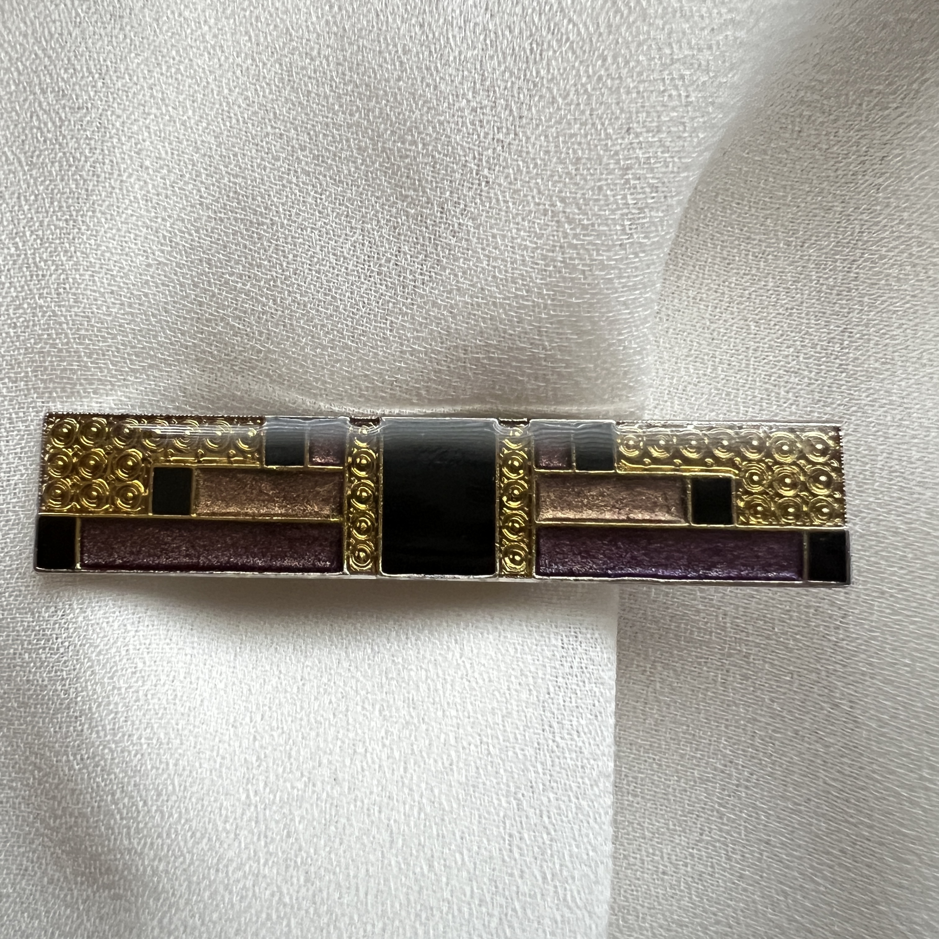 Art Deco stiliaus emalio segė – moderni klasika | Dionka