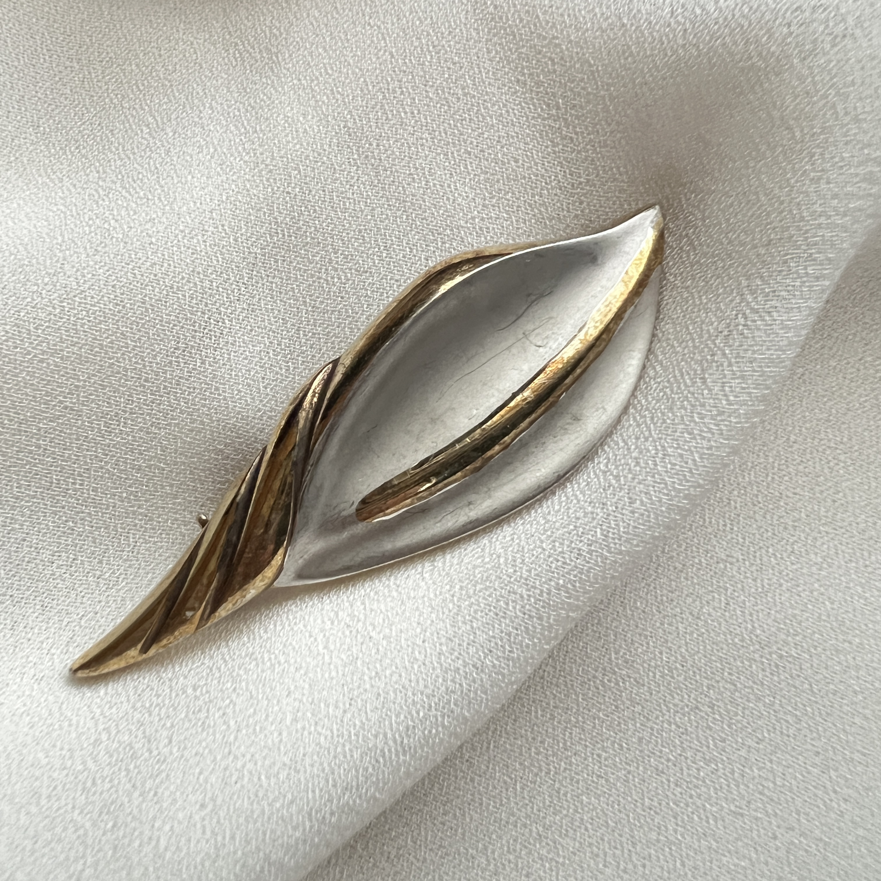 Auksinė vintažinė sagė lapelis | Dionka