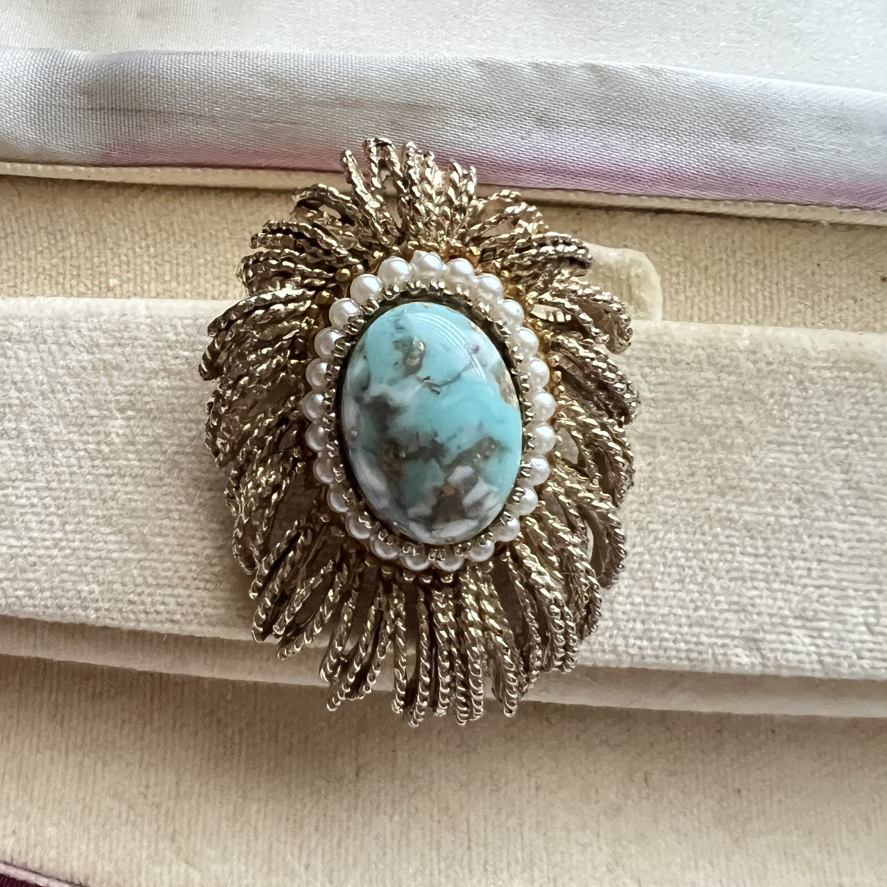 Auksinė vintažinė sagė | Dionka