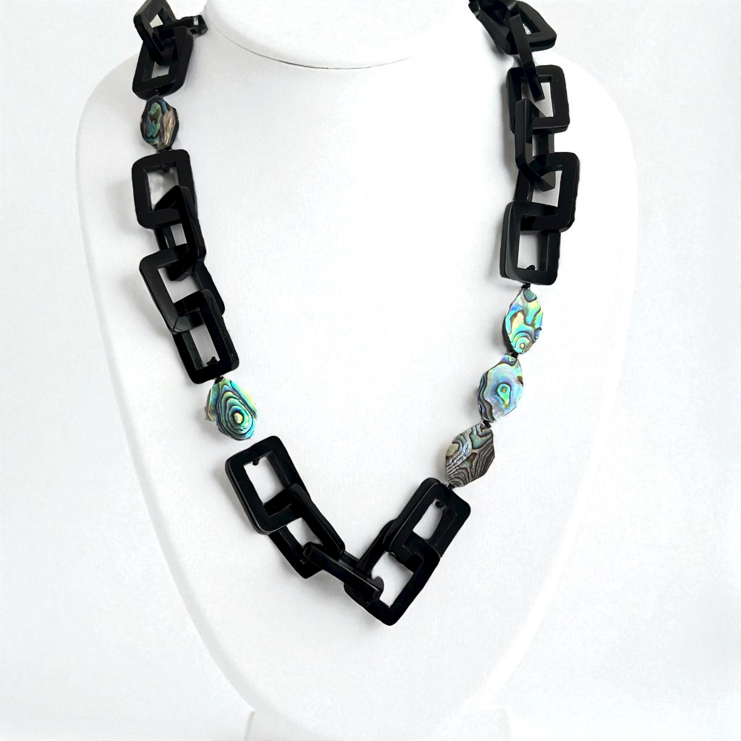Vintažinis kaklo papuošalas su abalone kriaukle ir juodais grandinės ...