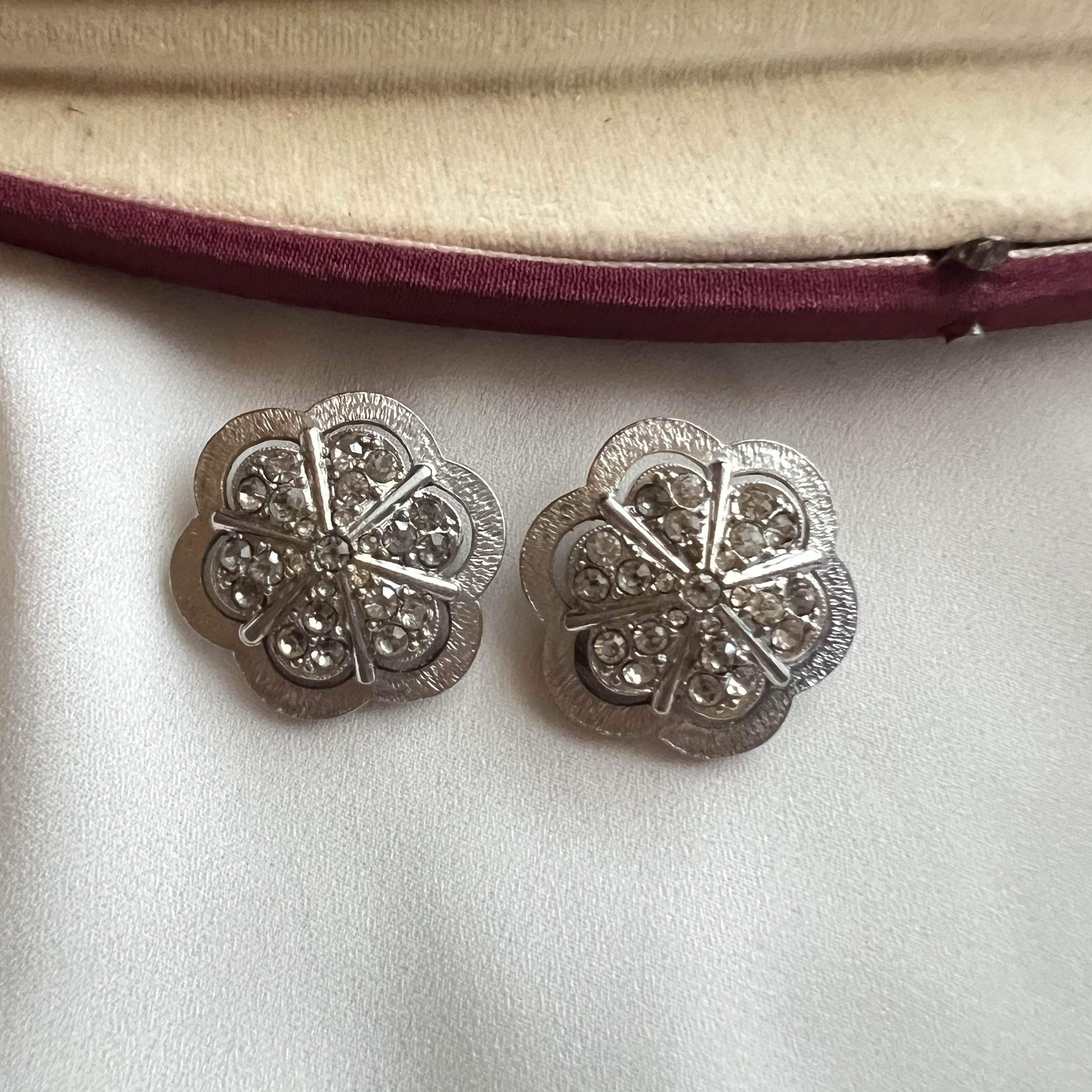 Rankų darbo papuošalai ir vintage | Dionka